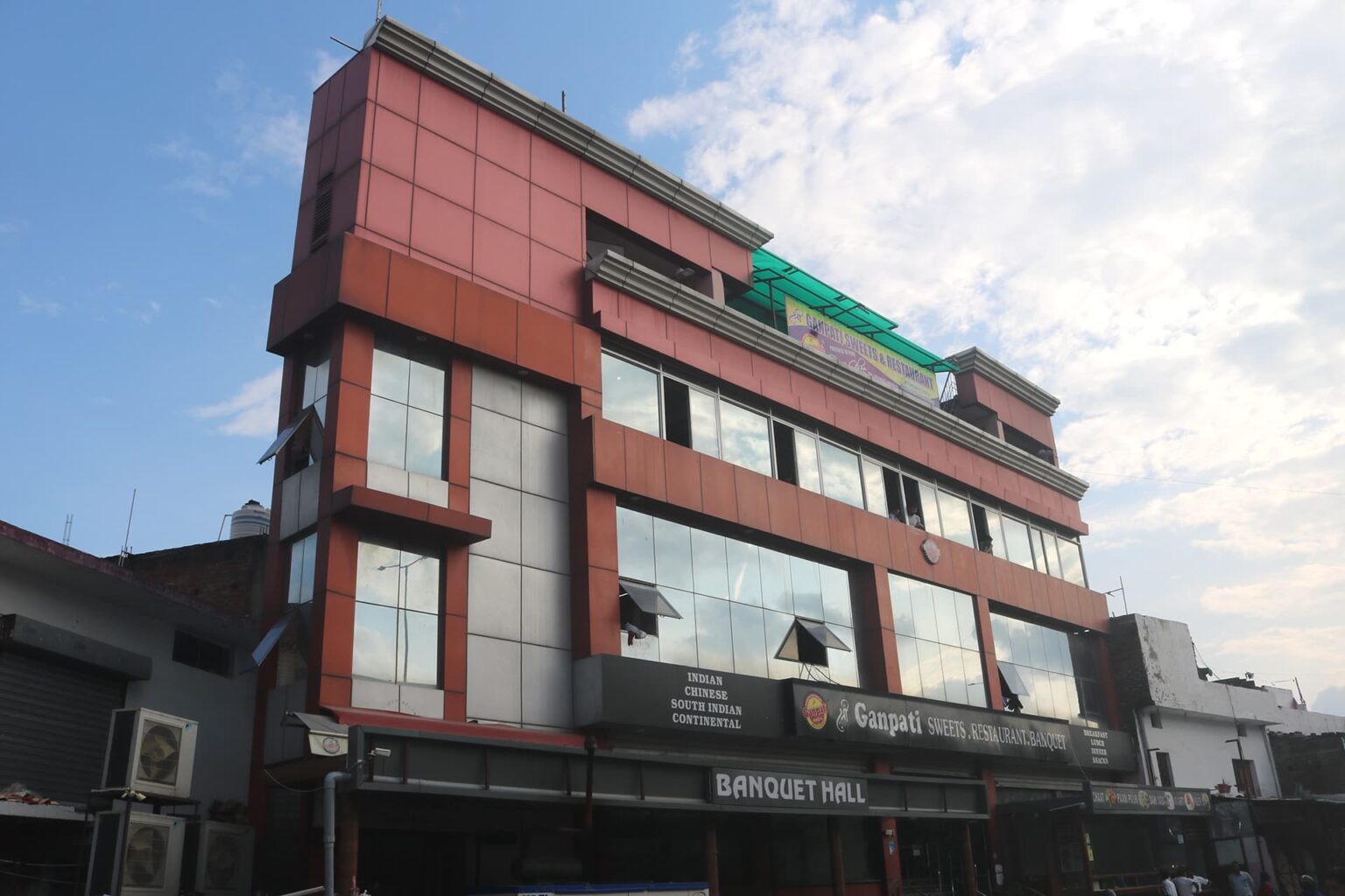 Shri Ganpati Sweets – One of the Best Sweet Shop in Lucknow